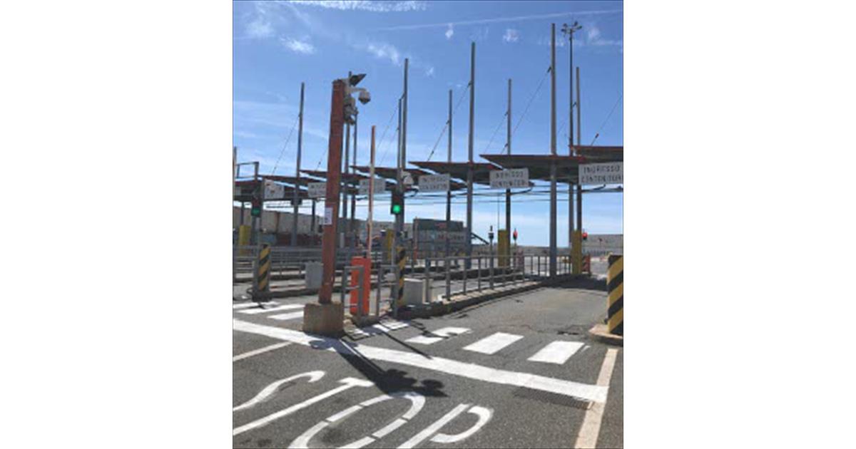 La nueva puerta automatizada de la terminal refrigerada de Vado Ligure ...